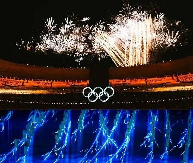 At the closing of the Winter Olympics, the curtain of LED display ...